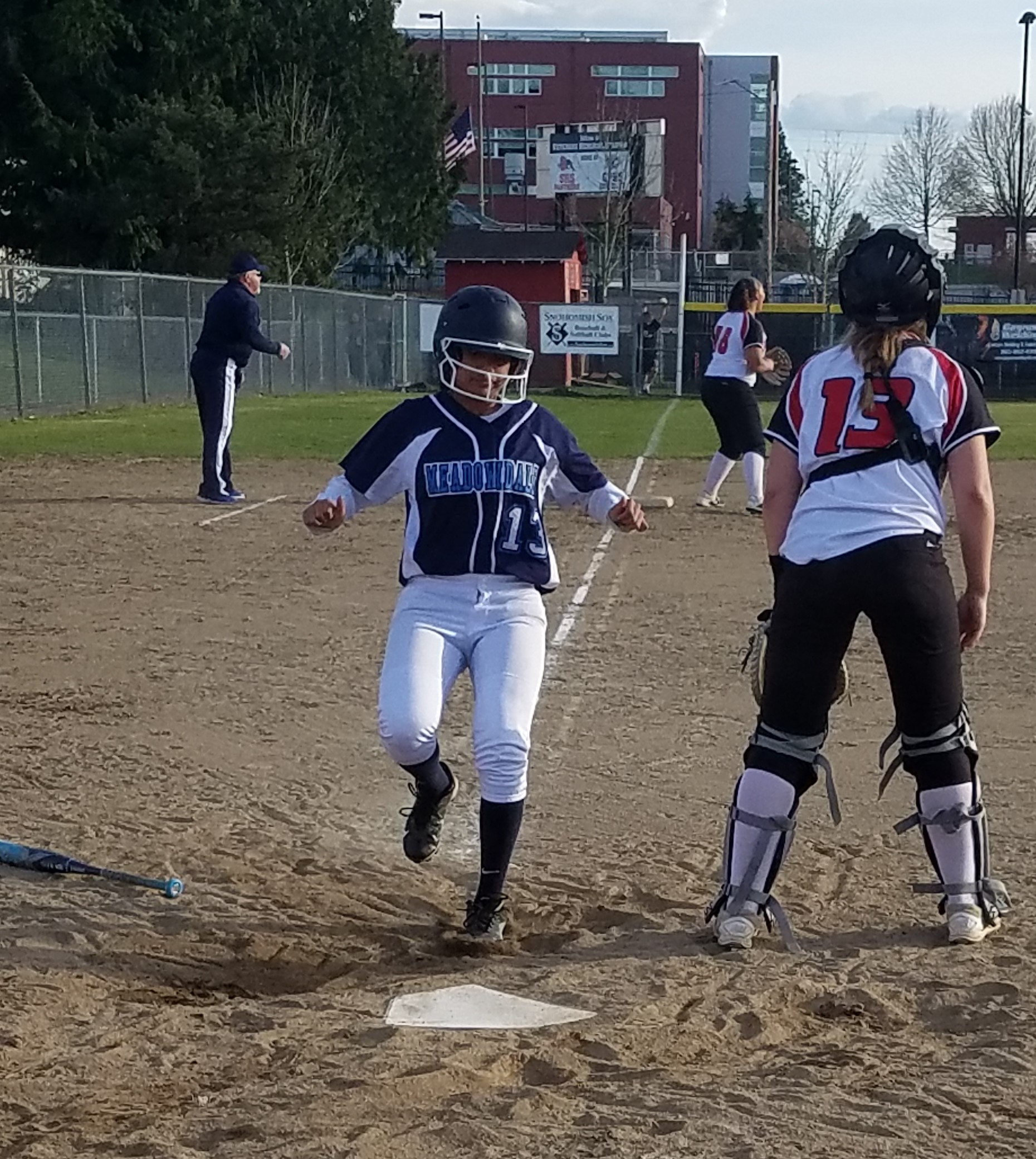 Girls Softball: Mavericks win 4-3 against Panthers - Lynnwood Times