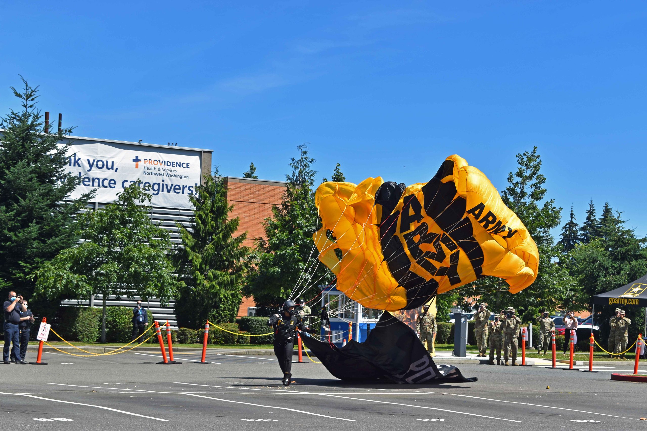U.S. Army parachute team salutes local healthcare workers - Lynnwood Times