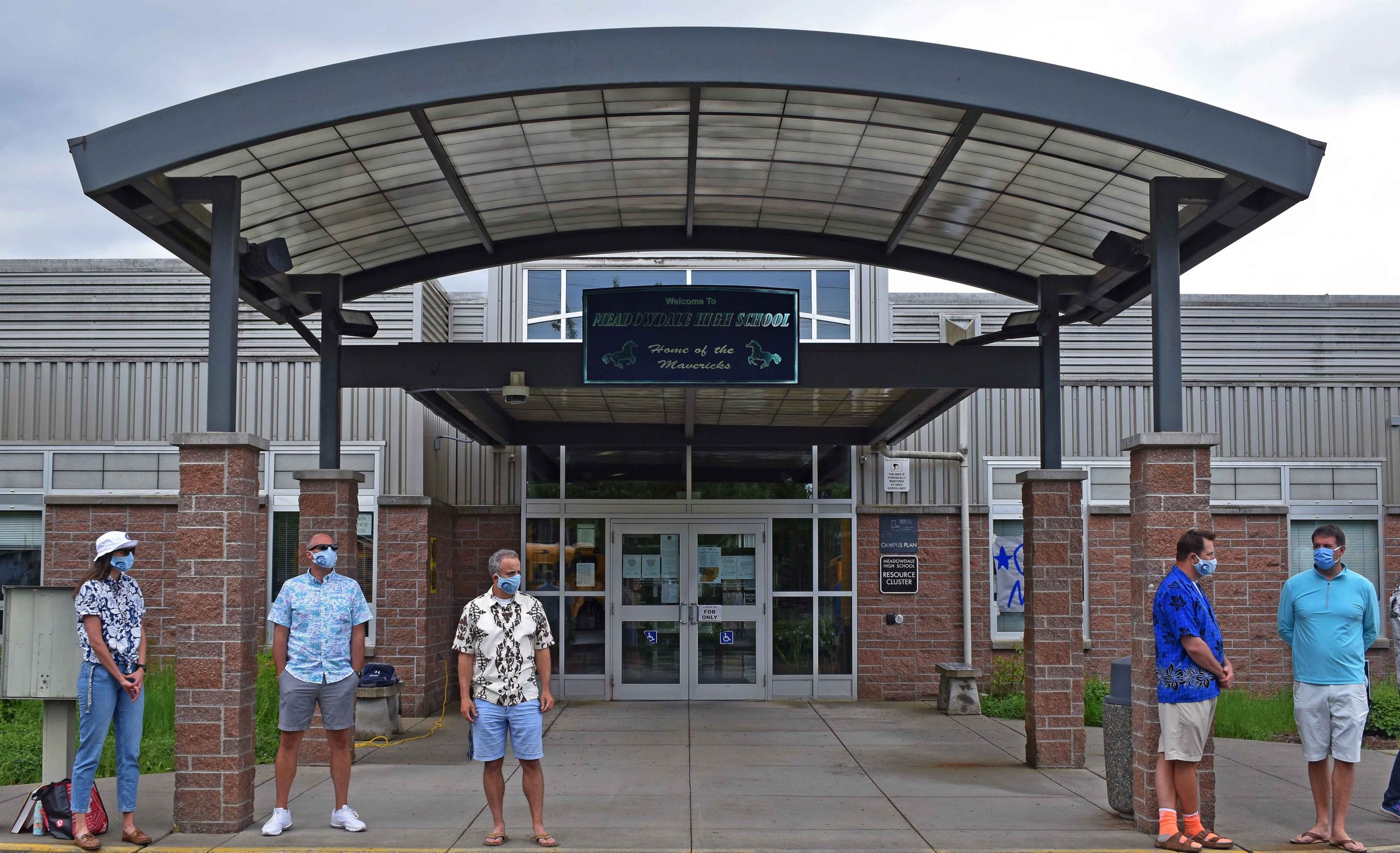 Edmonds School District adopts hybrid of online and in-person classes ...