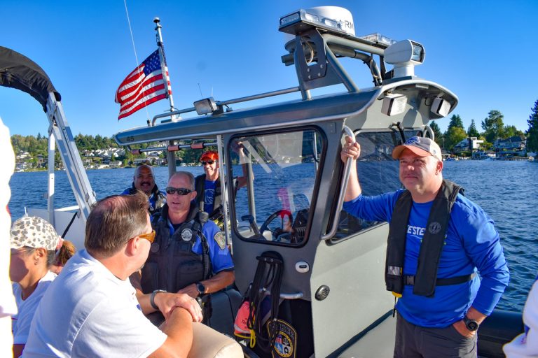 Light Up Lake Stevens, a show of community unity - Lynnwood Times