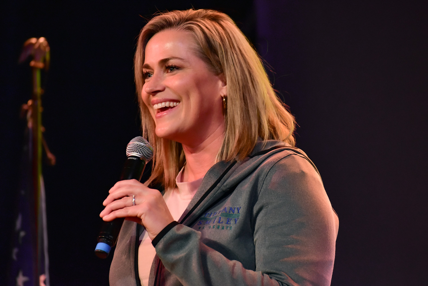 Hundreds attend Tiffany Smiley’s New Mom in Town bus tour in Snohomish ...