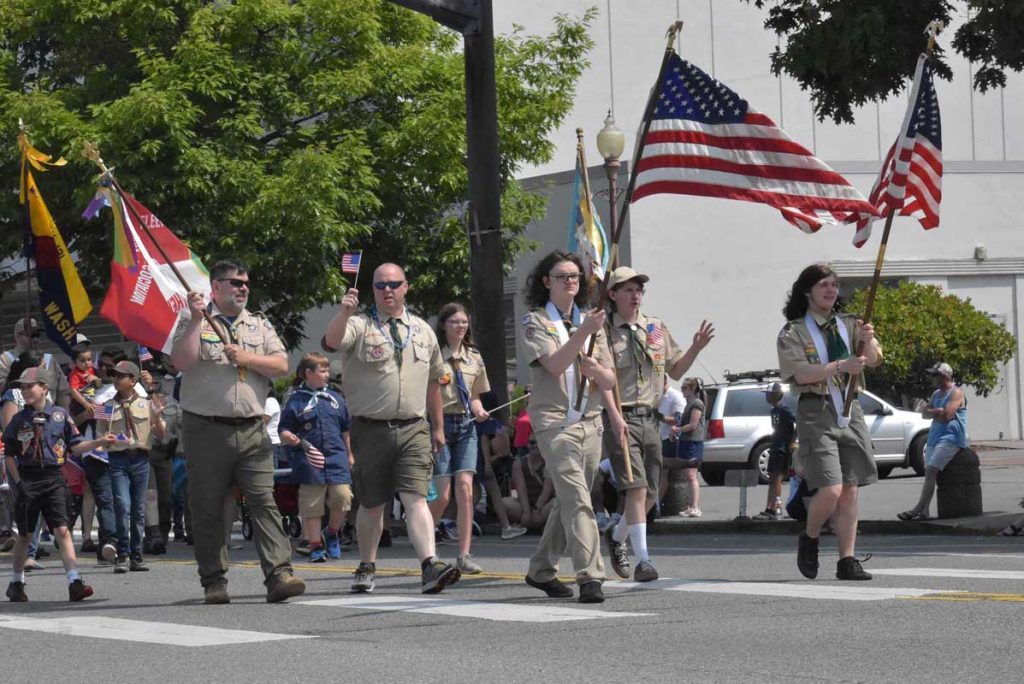 Thousands kicked off Independence Day at the Color of Freedom parade in ...