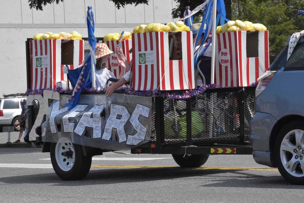 Thousands kicked off Independence Day at the Color of Freedom parade in ...
