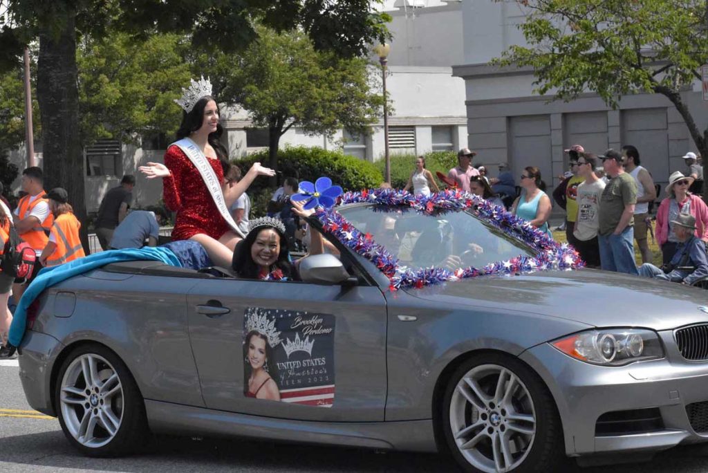 Thousands kicked off Independence Day at the Color of Freedom parade in ...