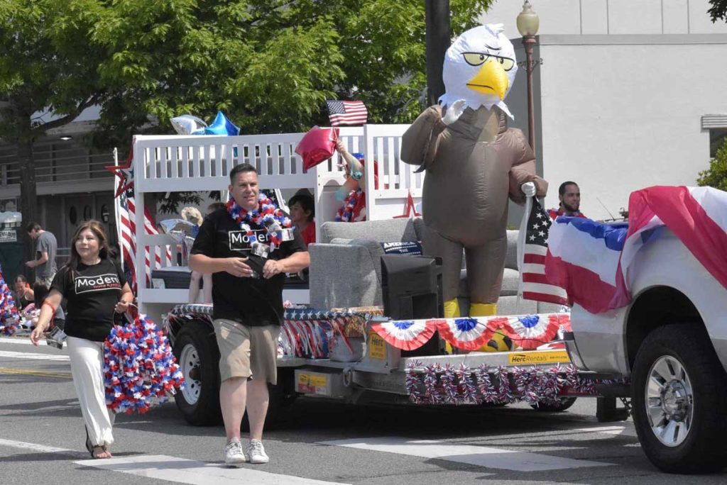 Thousands kicked off Independence Day at the Color of Freedom parade in ...