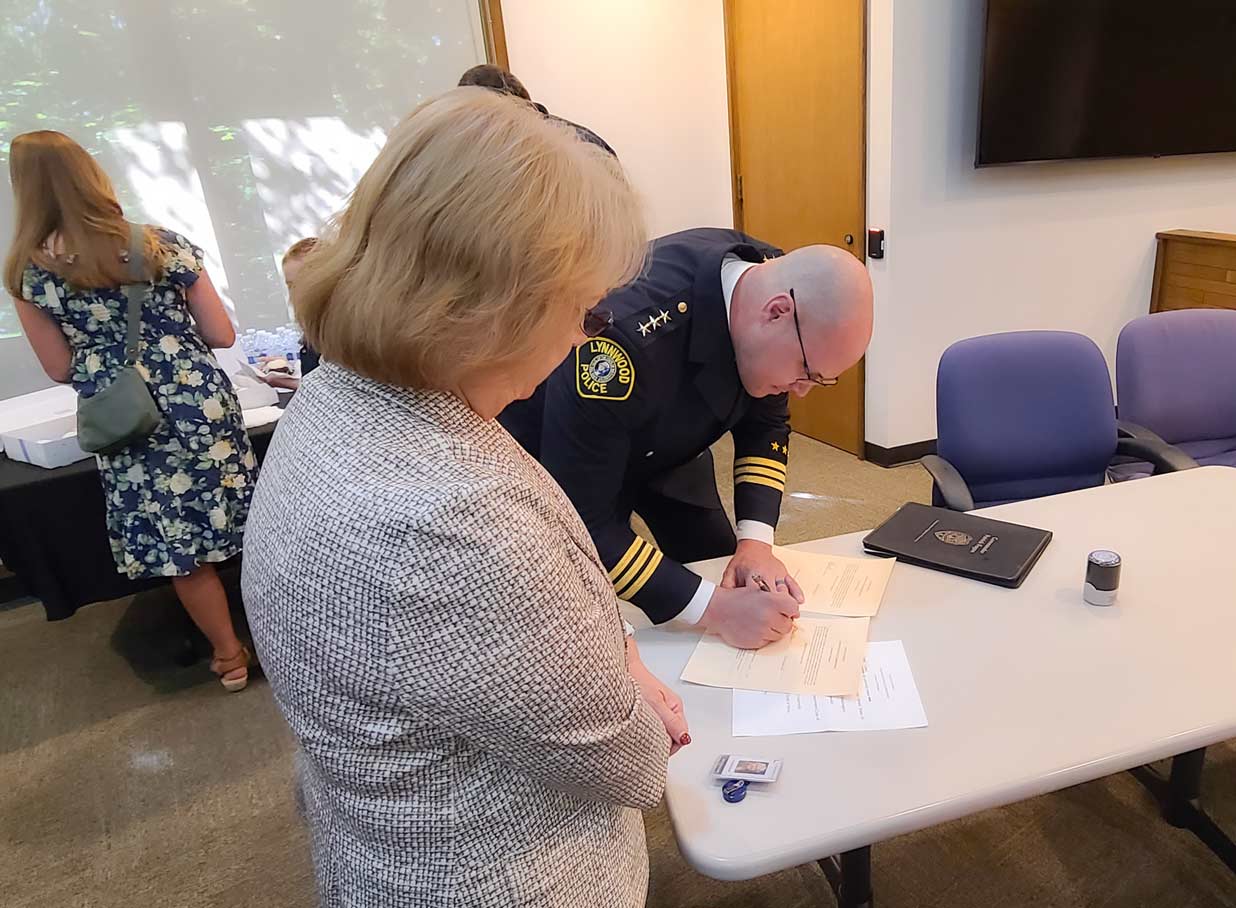 Cole Langdon sworn in as next Police Chief for Lynnwood - Lynnwood Times