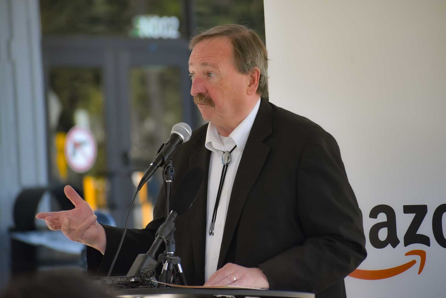 Amazon opens Washington’s largest distribution center in Arlington ...