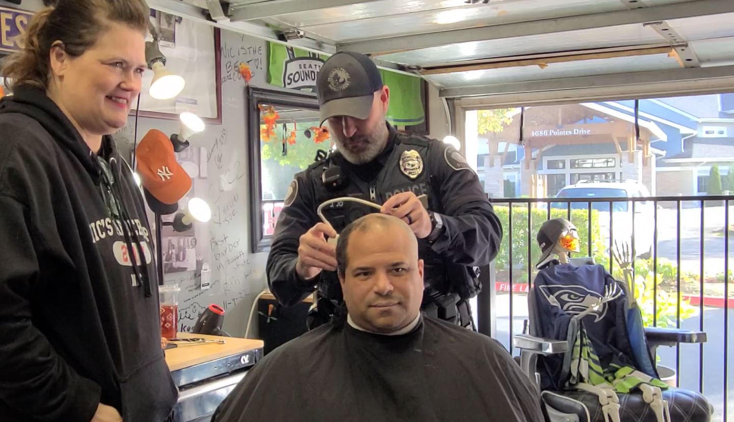 Nic’s Barbershop holds annual Cuts of Cops event - Lynnwood Times