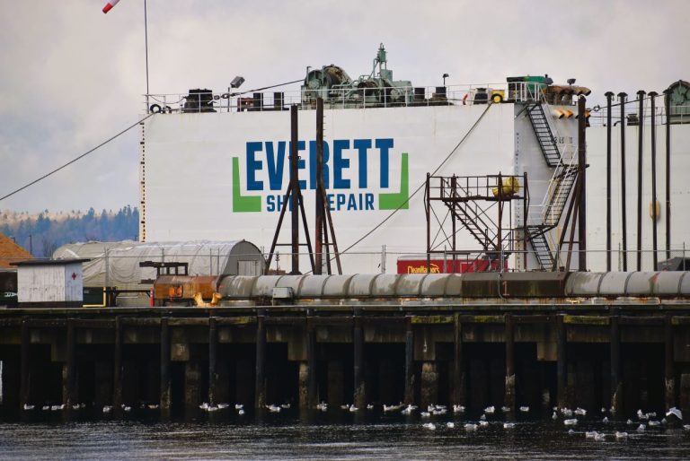 Inslee visits Port of Everett, discusses electrifying WA’s maritime ...