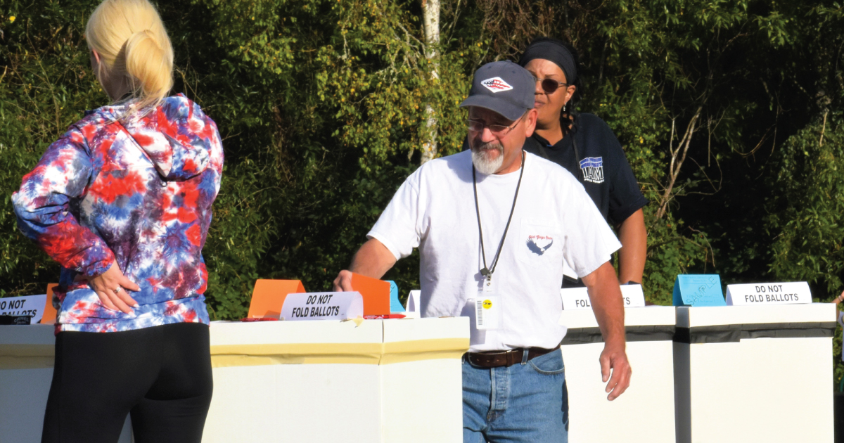 Strike! More than 30,000 Boeing workers now head to picket lines ...