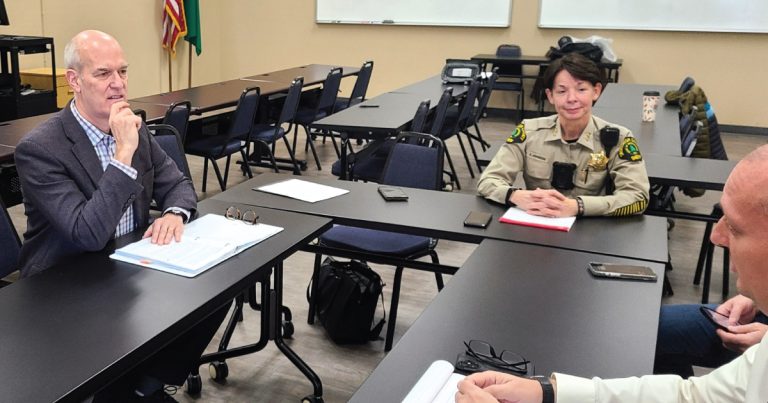 WSNIA awards Larsen 2024 Congressional Member of the Year Award - Lynnwood Times