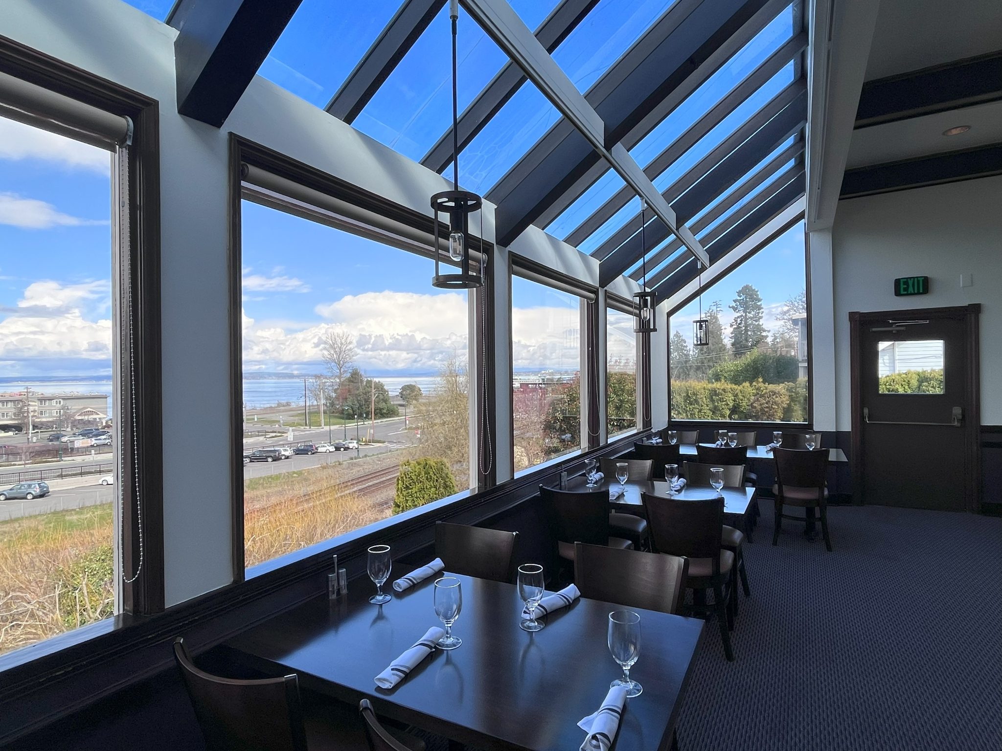 Hook and Cleaver modernizes 'surf n’ turf' at Mukilteo Waterfront ...