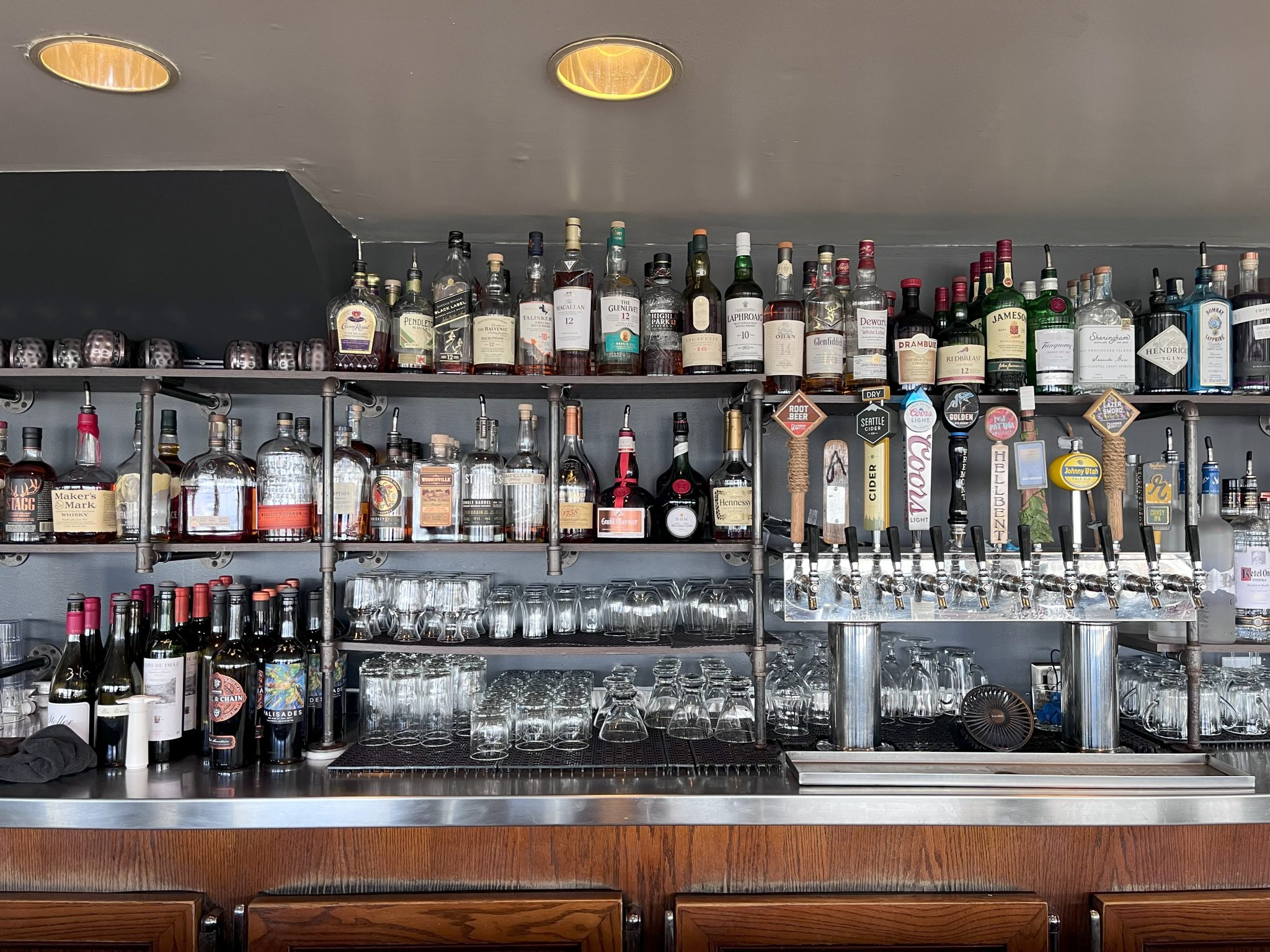 Hook and Cleaver modernizes 'surf n’ turf' at Mukilteo Waterfront ...
