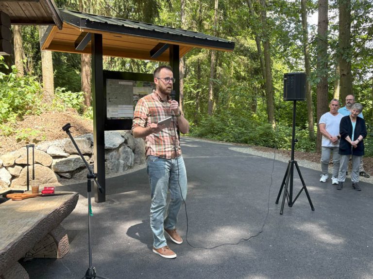 City of Lynnwood cuts the ribbon on its brand-new Scriber Lake ...