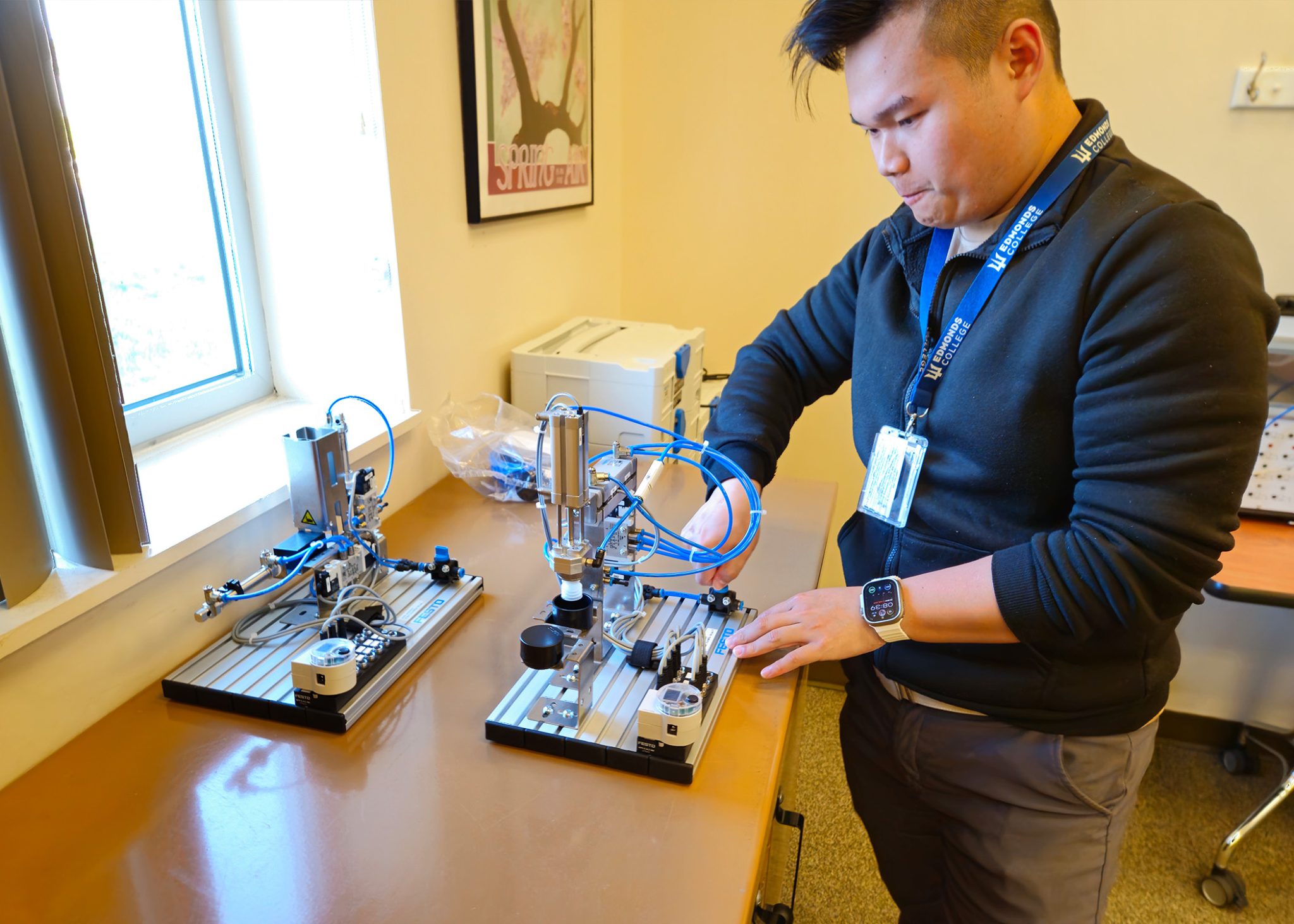 Edmonds College offers two new pathways for careers in robotics and AI ...