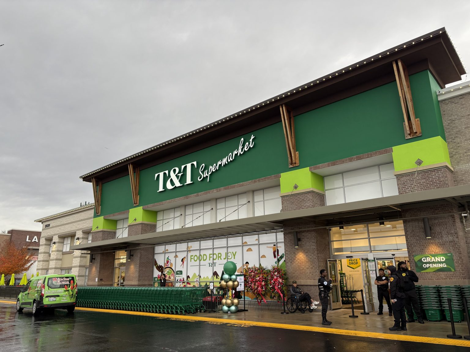 T&T Supermarket holds grand opening ceremony at Lynnwood Crossroads ...